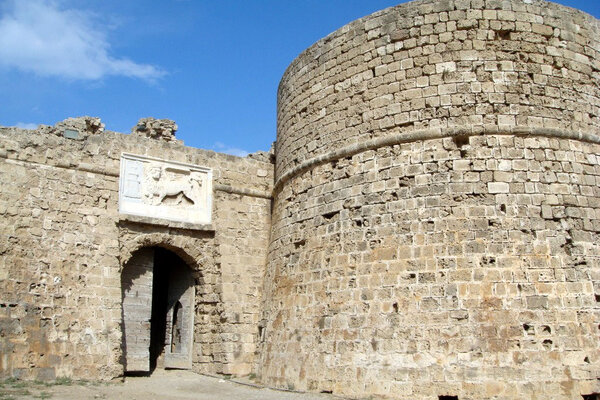 Началась реставрация Porta Del Mare и крепостных стен Фамагусты ...